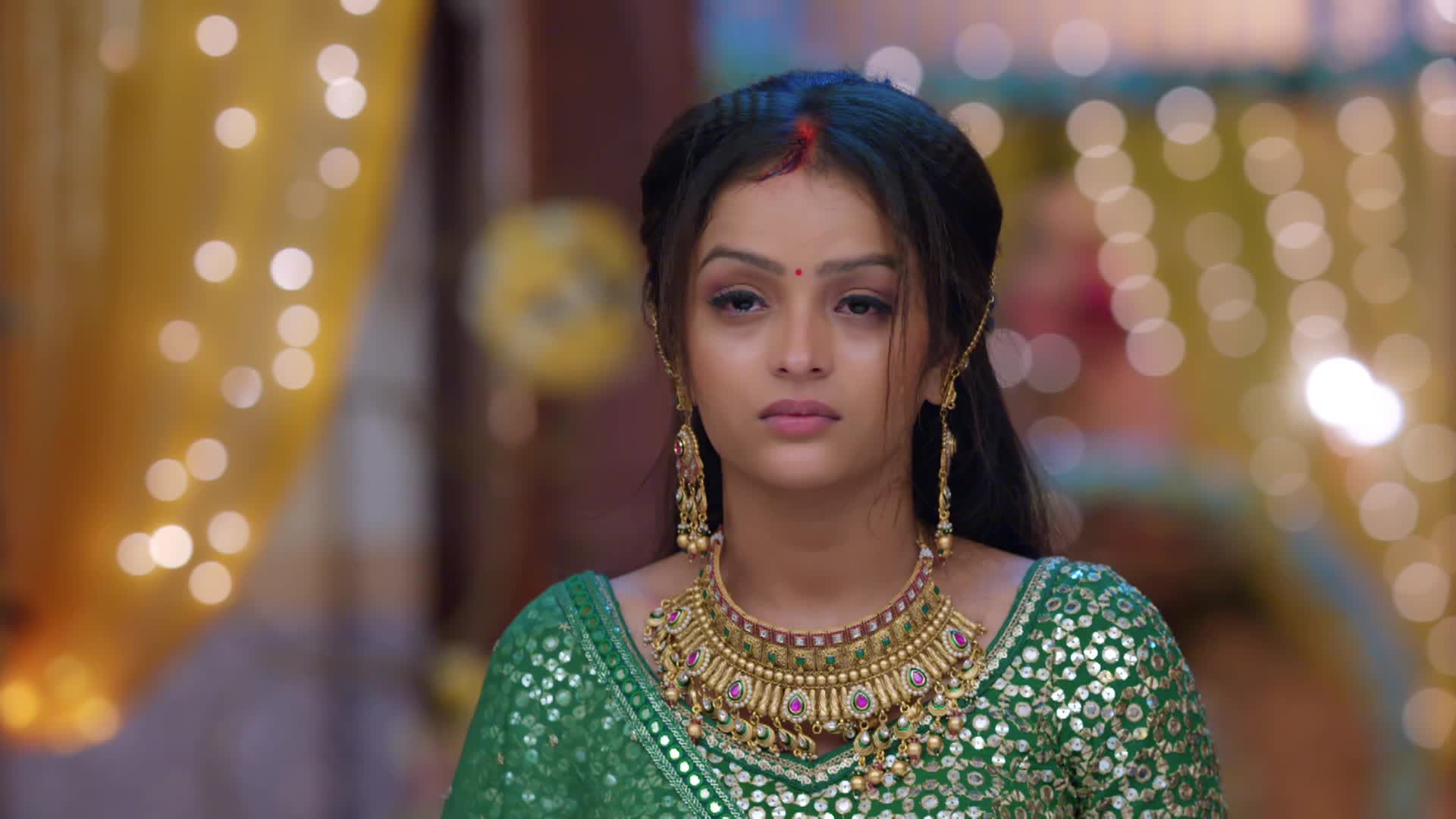 Watch Suhaagan Season 1 Episode 129 : Bindiya Returns Home - Watch Full ...