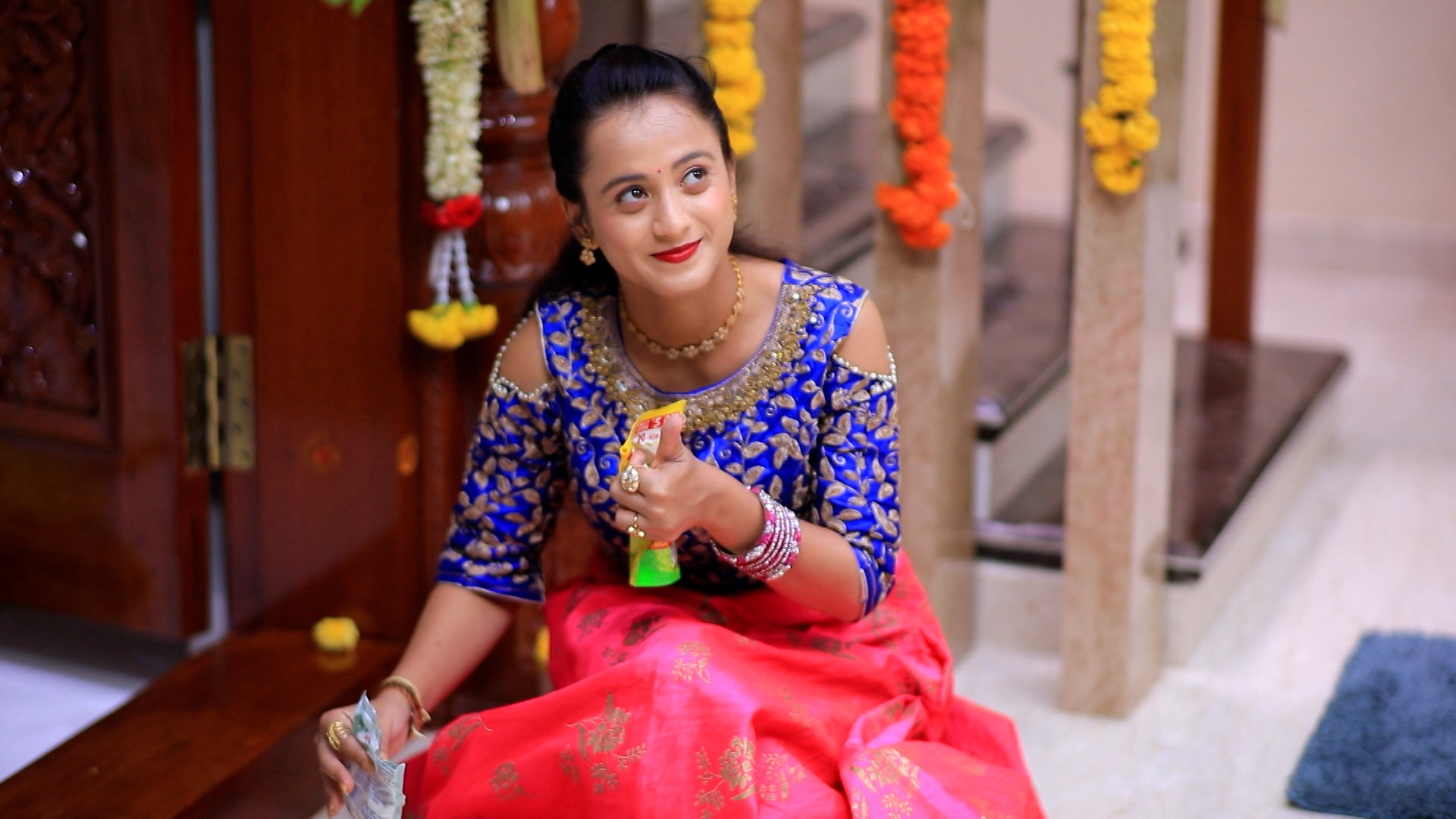 Watch Kendasampige Season 1 Episode 314 : Janhvi's Plan To Trip Sumana ...