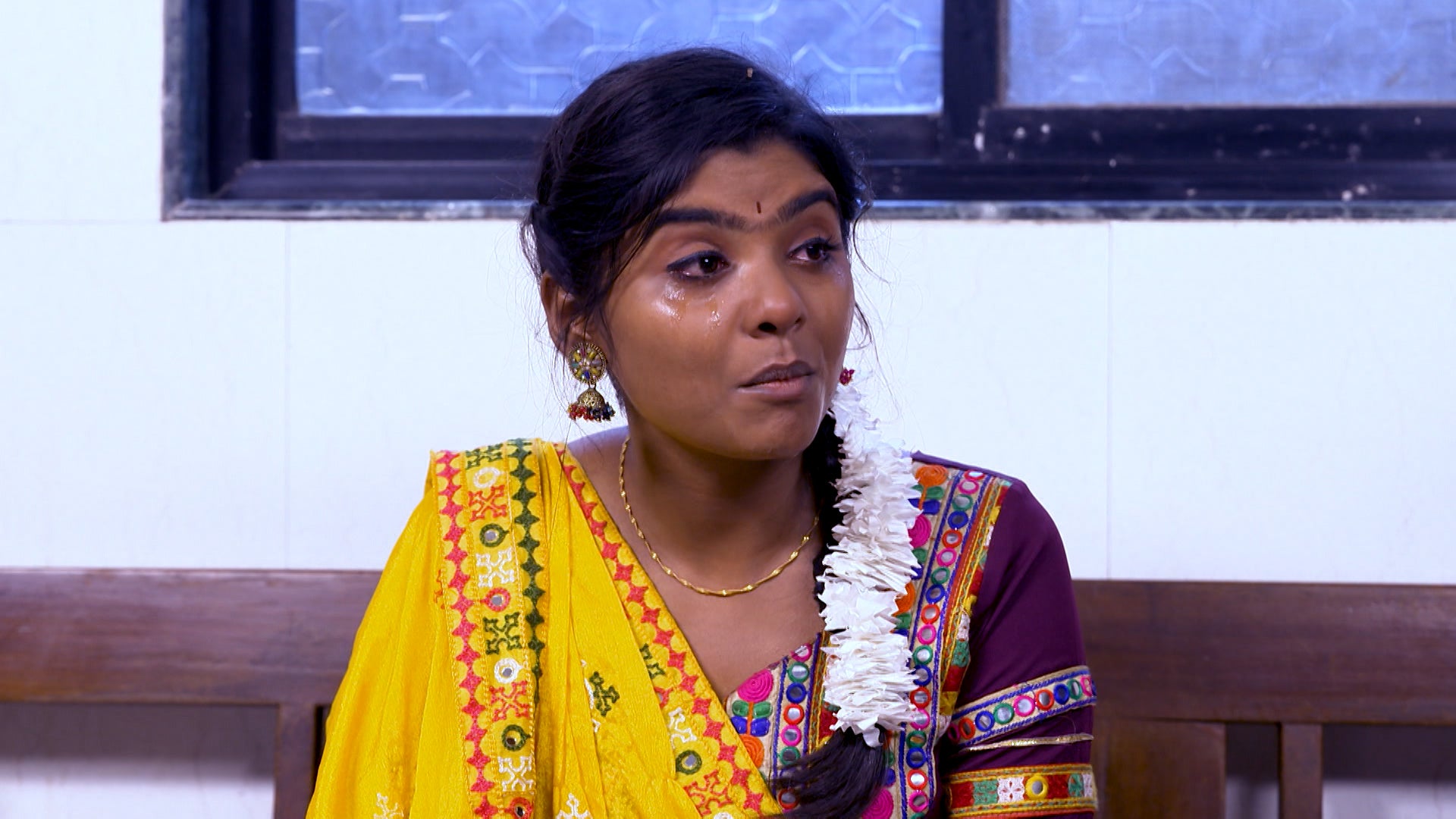 Watch Rangai Jaane Rang Ma Season 1 Episode 26 : Will Radha's Fears ...