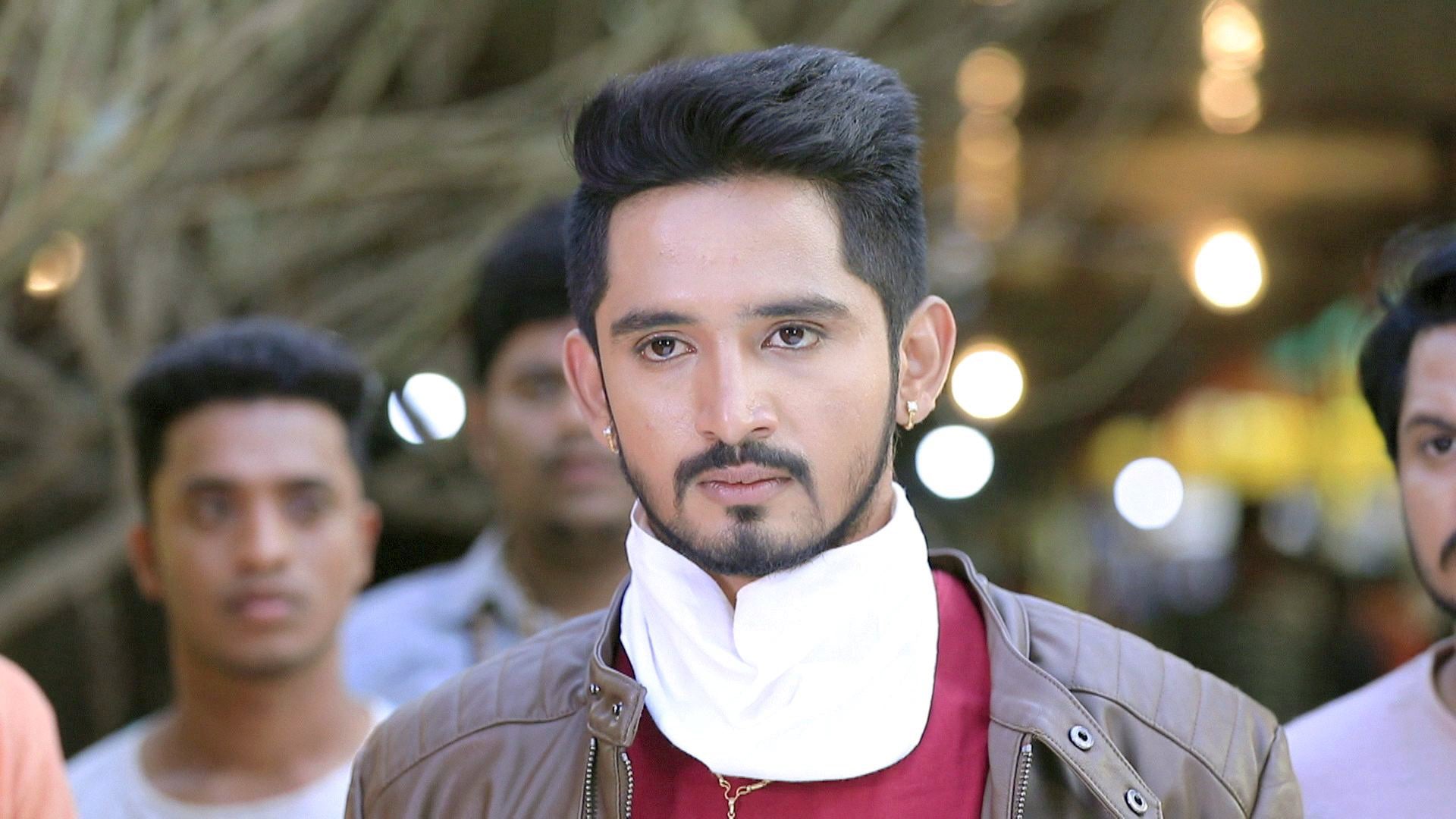 Watch Geetha Season 1 Episode 10 : Vijay Arrives At The Market - Watch ...