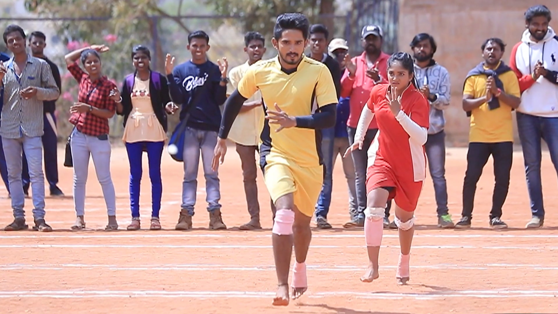 Watch Geetha Season 1 Episode 32 : Geetha Chases Vijay! - Watch Full ...