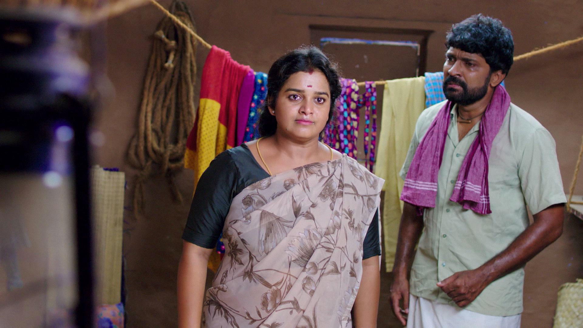 Watch Mynaa Season 1 Episode 14 : Kasthuri's Bold Decision! - Watch ...