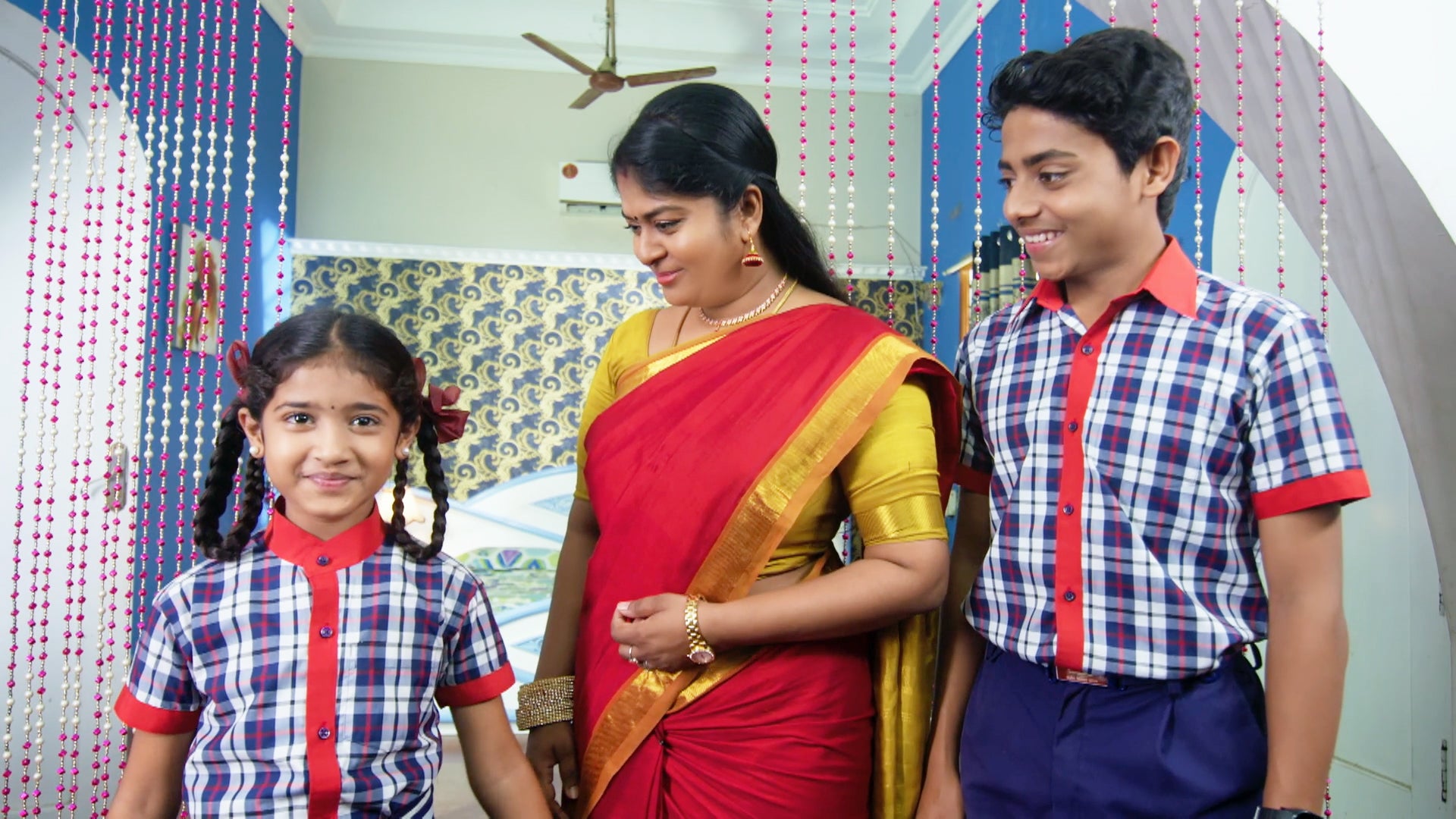 Watch Mynaa Season 1 Episode 125 : Mynaa Is Ready For School! - Watch ...