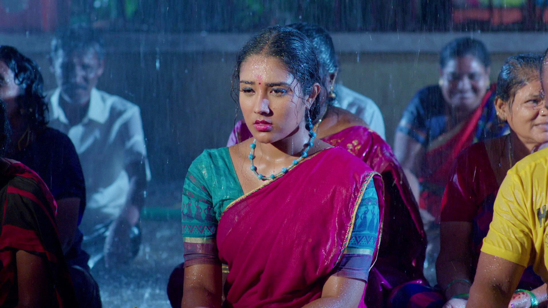 Watch Thari Season 1 Episode 92 : Annam Protests For Justice! - Watch ...