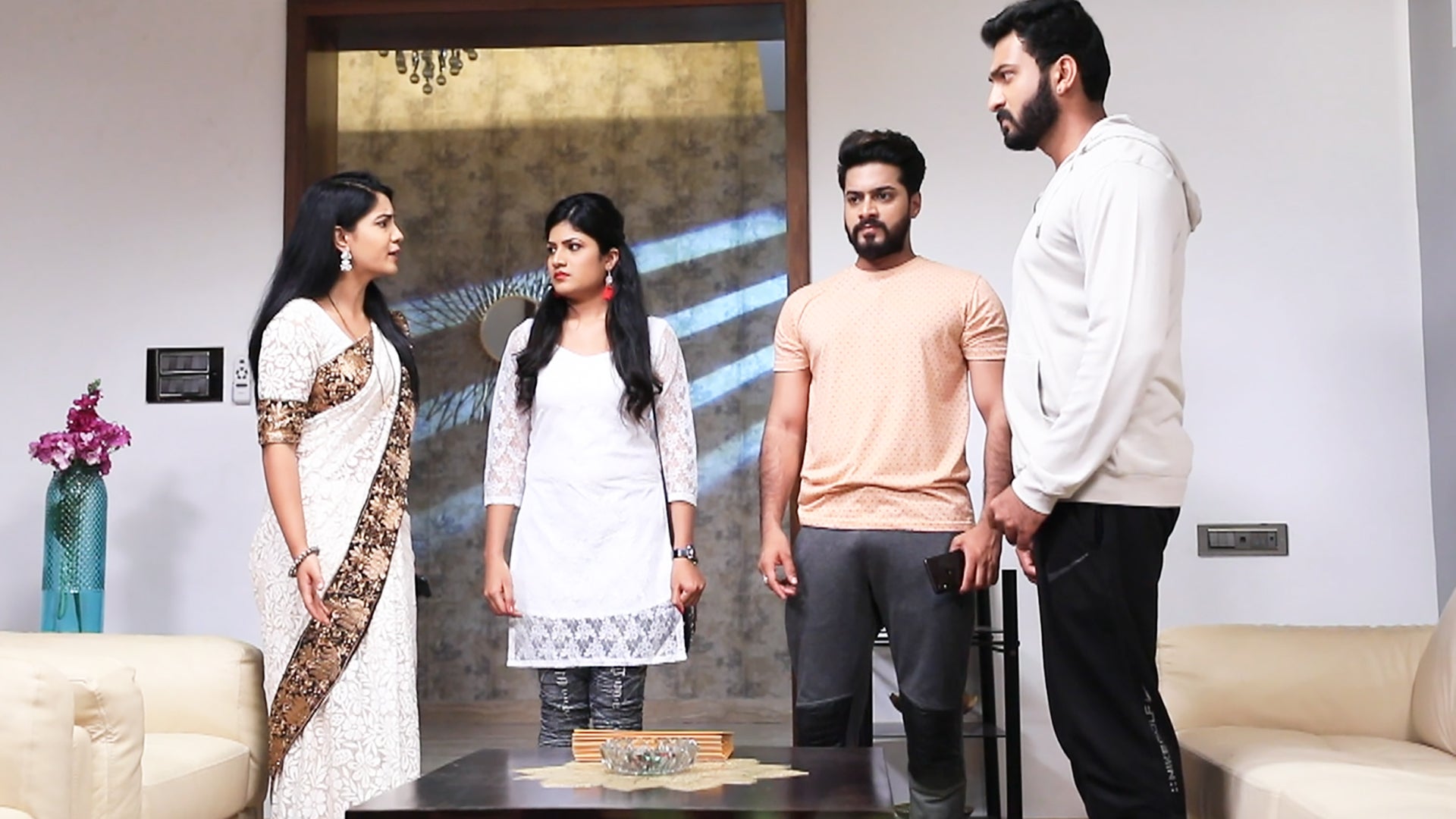 Watch Nammane Yuvarani Season 1 Episode 176 : Saketh-Aniket To Call Of ...