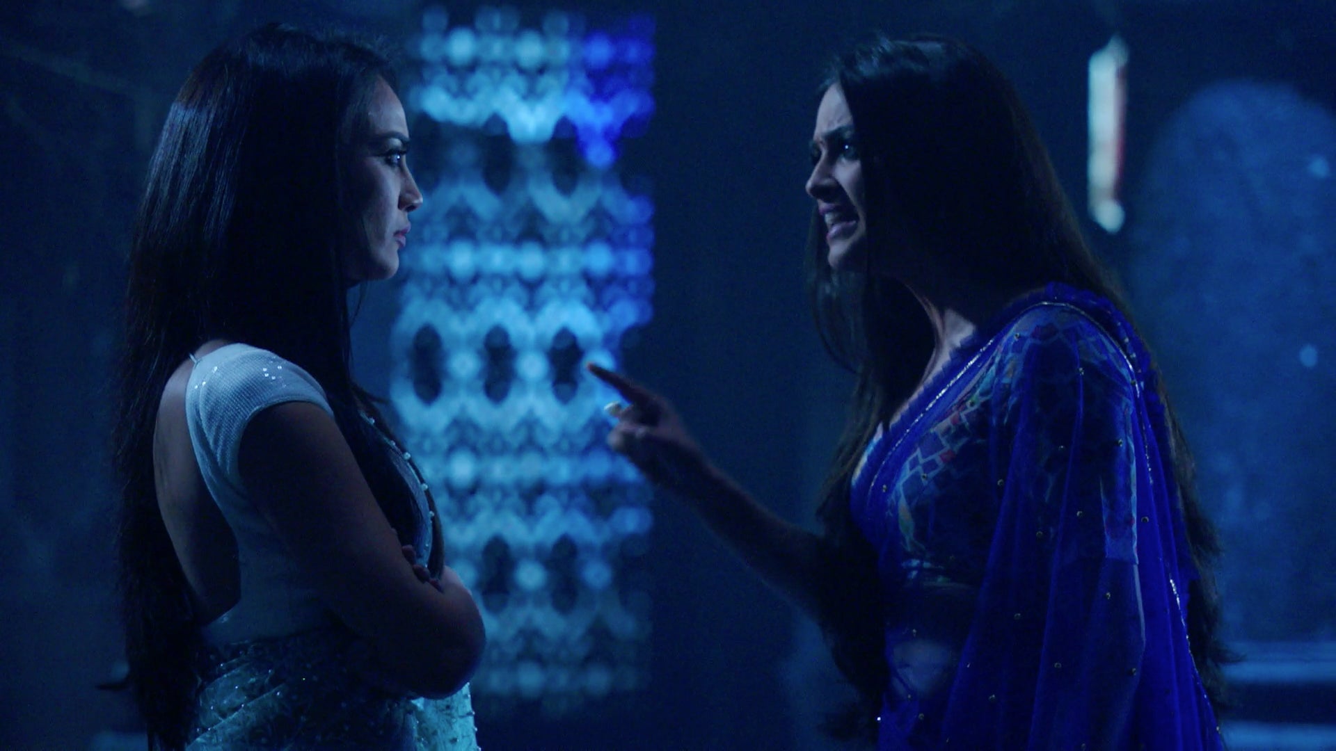 Watch Naagin Season 3 Episode 23 : Vish's Warning Rattles Bela - Watch ...