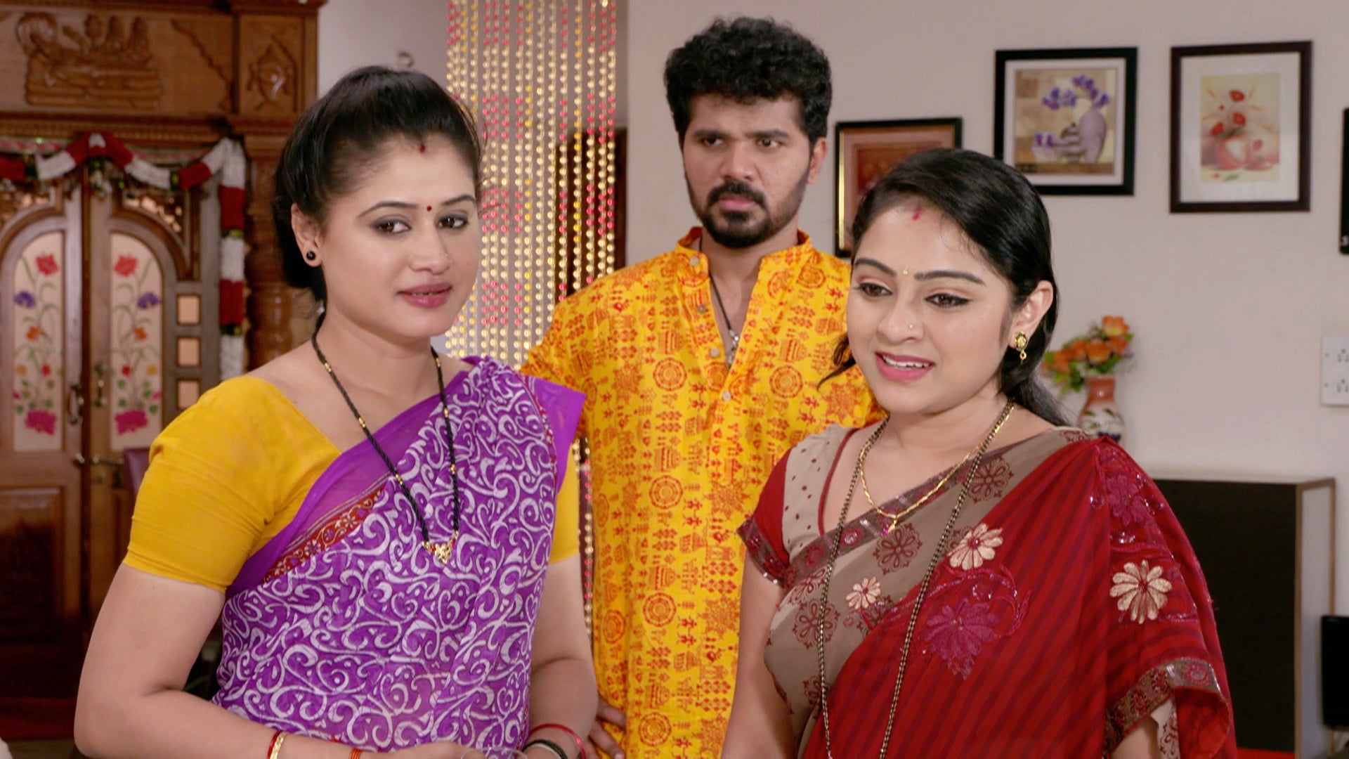 Watch Kulavadhu Season 1 Episode 848 : Nandini Saves The Family - Watch ...