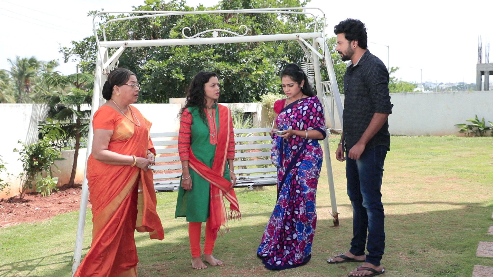 Watch Kulavadhu Season 1 Episode 945 : Vedh's Ultimatum To Ajji - Watch ...