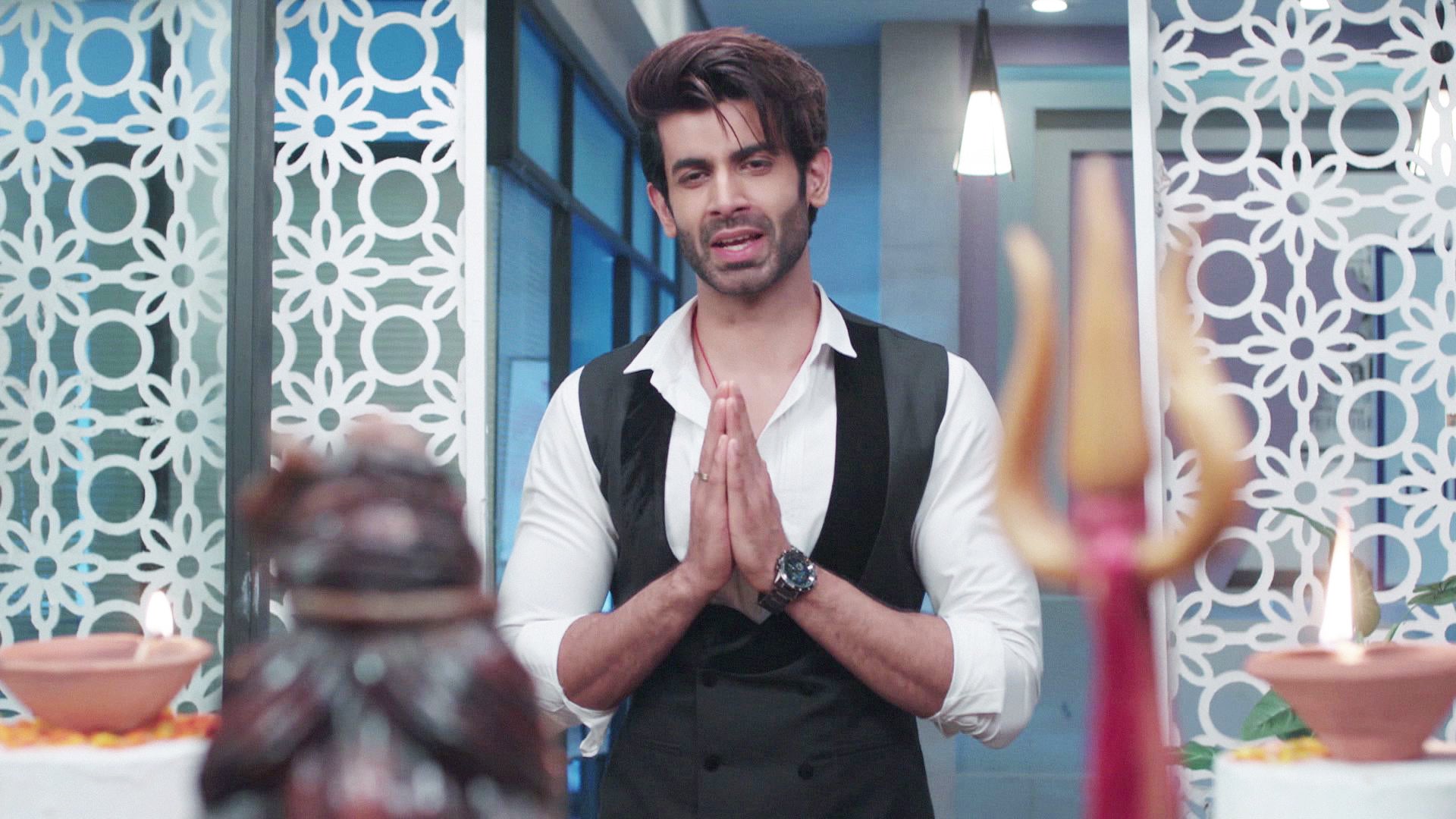 Watch Sandhya Season 1 Episode 36 : Ashwanth Prays For Sandhya's Life ...