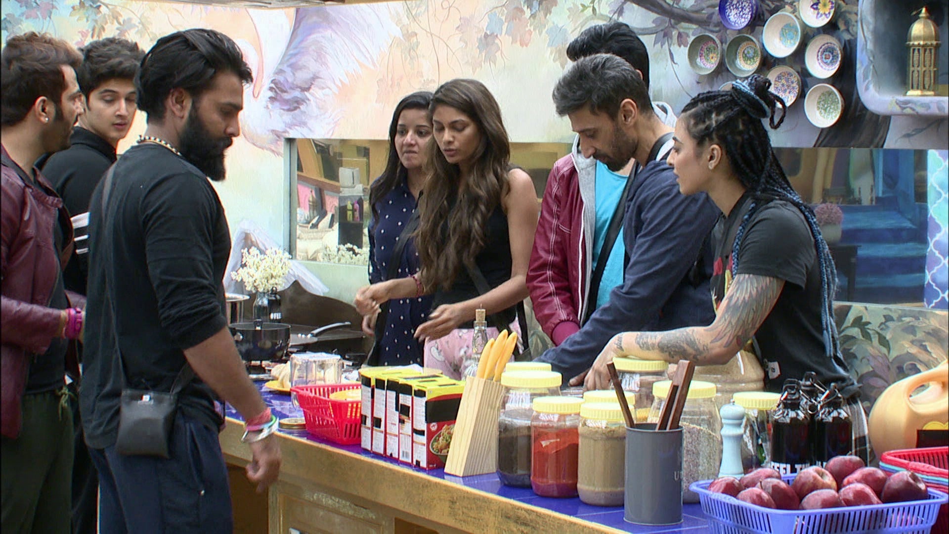 Bigg boss season 10 watch online store