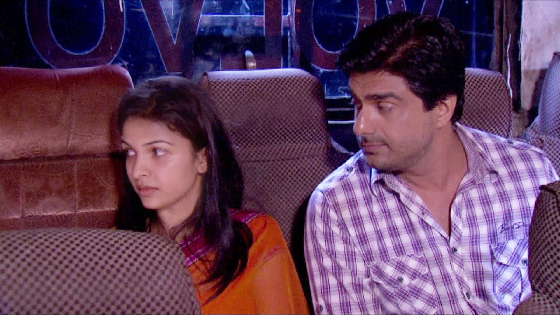 Watch Parichay Season 1 Episode 166 : Kunal Saves Siddhi From The ...