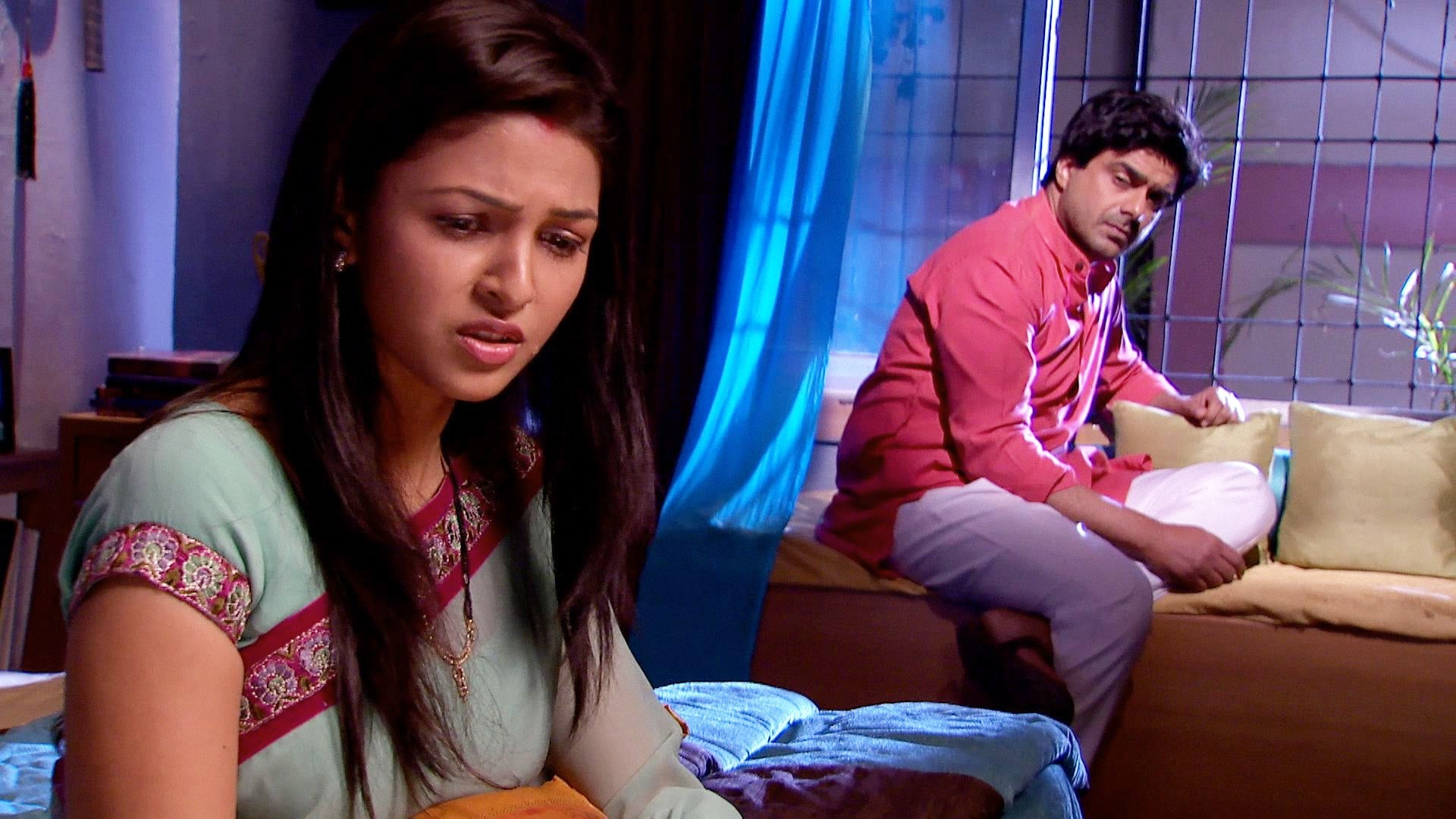 Watch Parichay Season 1 Episode 204 : Family Worries About Seema ...