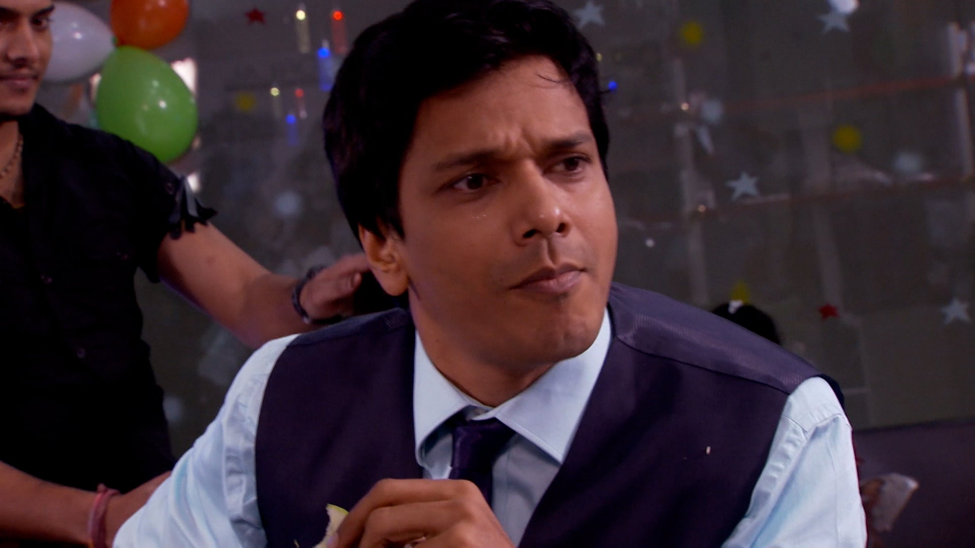 Watch Parichay Season 1 Episode 272 : Abhay Helps In Siddhi's Makeover ...