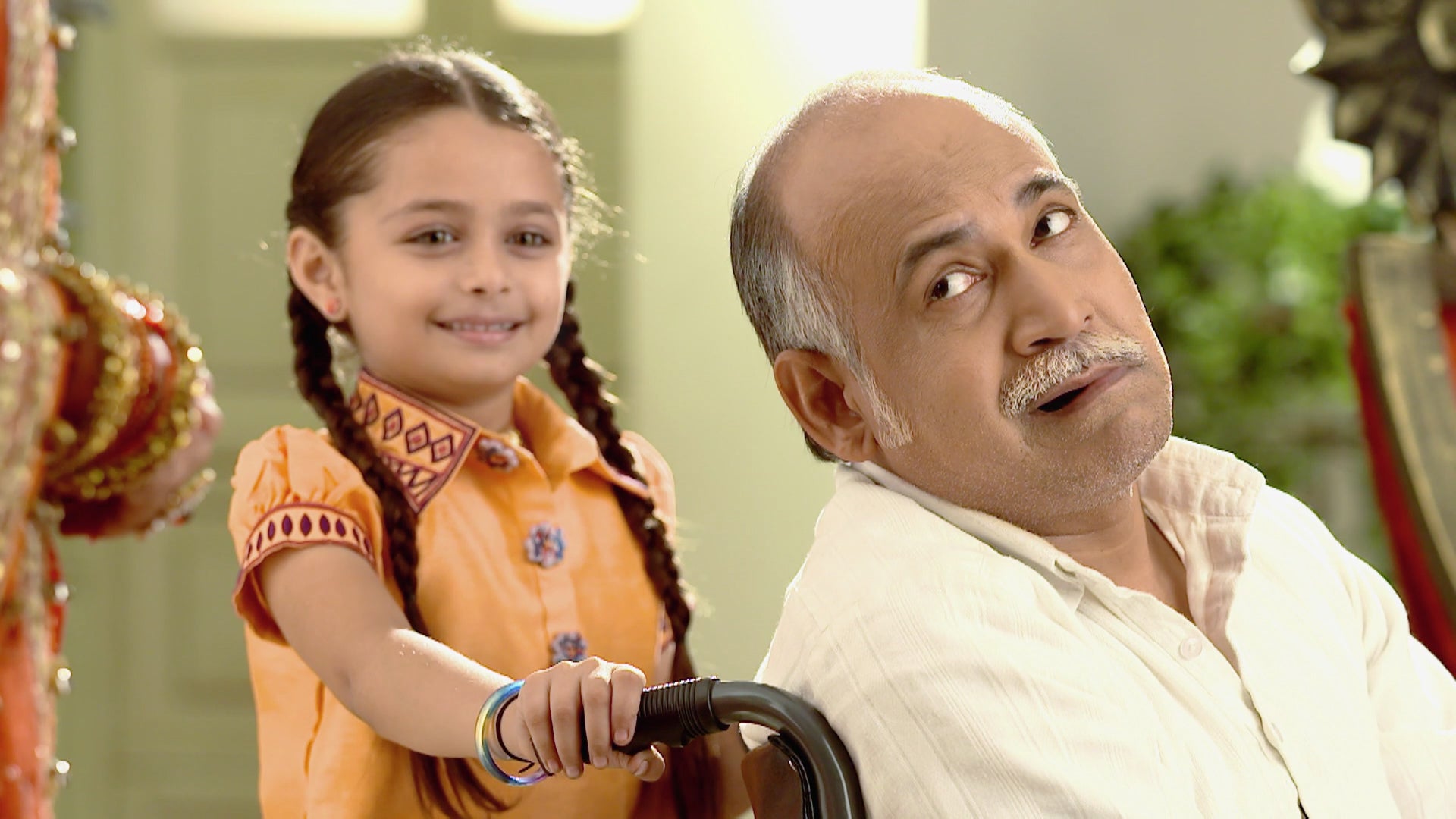 Watch Devanshi Season 1 Episode 62 : Ishwar Saves Devanshi From The ...