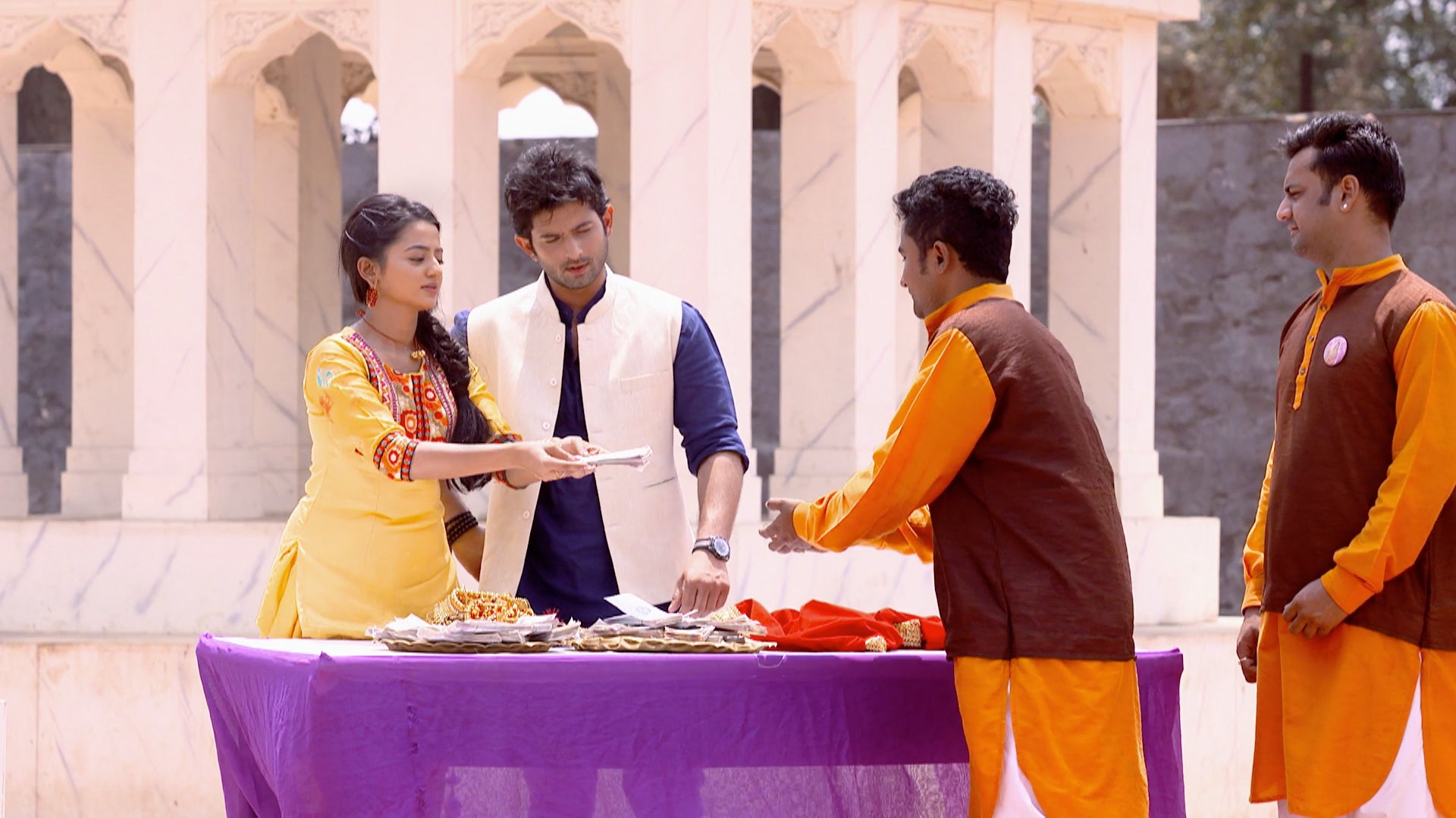 Watch Devanshi Season 1 Episode 165 : Devanshi Distributes Maa Kusum ...