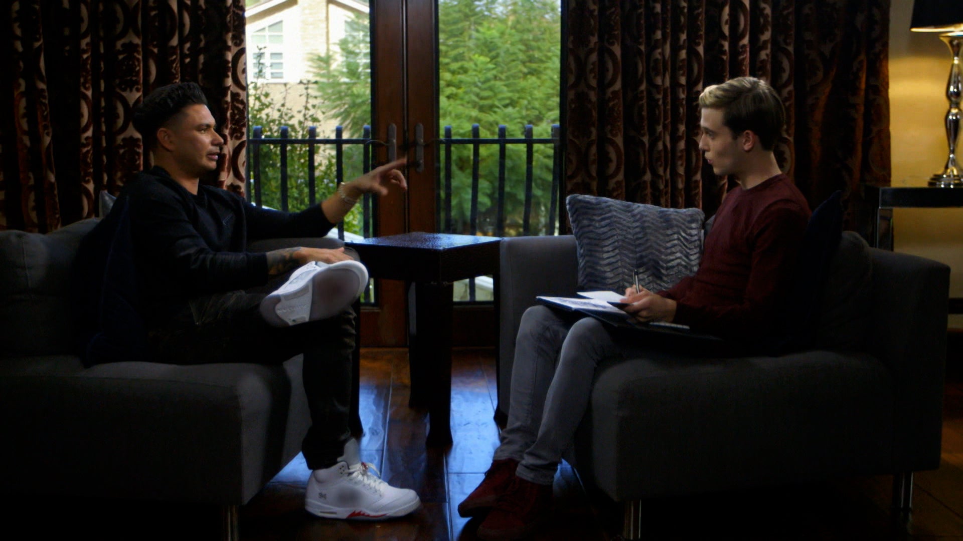 Watch Hollywood Medium With Tyler Henry Season 2 Episode 15 : Jenna ...