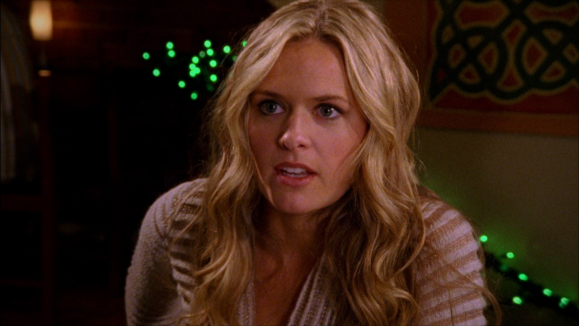 Watch Psych Season 1 Episode 11 : He Loves Me, He Loves Me Not, He ...