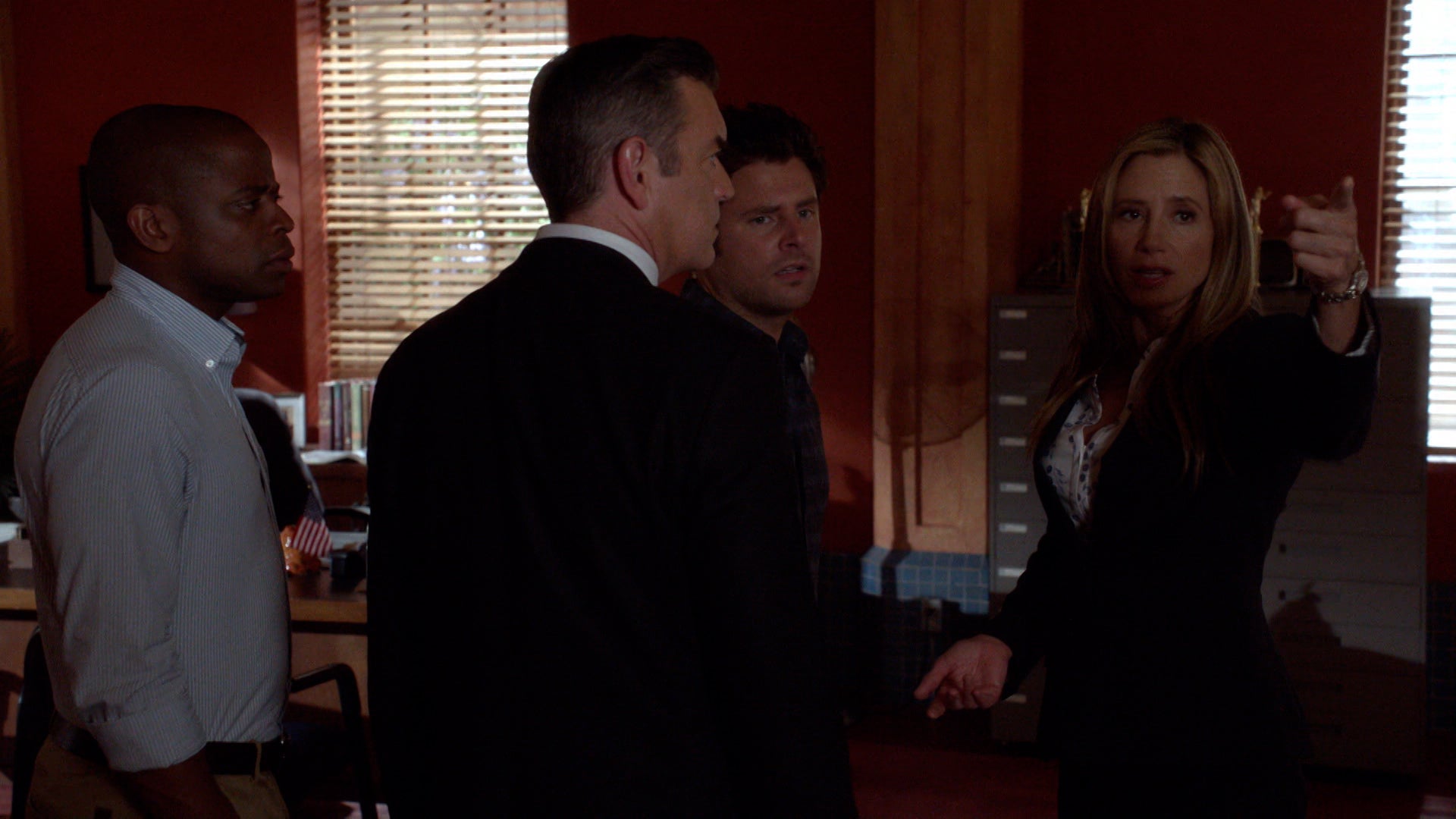 Watch Psych Season 8 Episode 8 : A Touch Of Sweevil - Watch Full ...