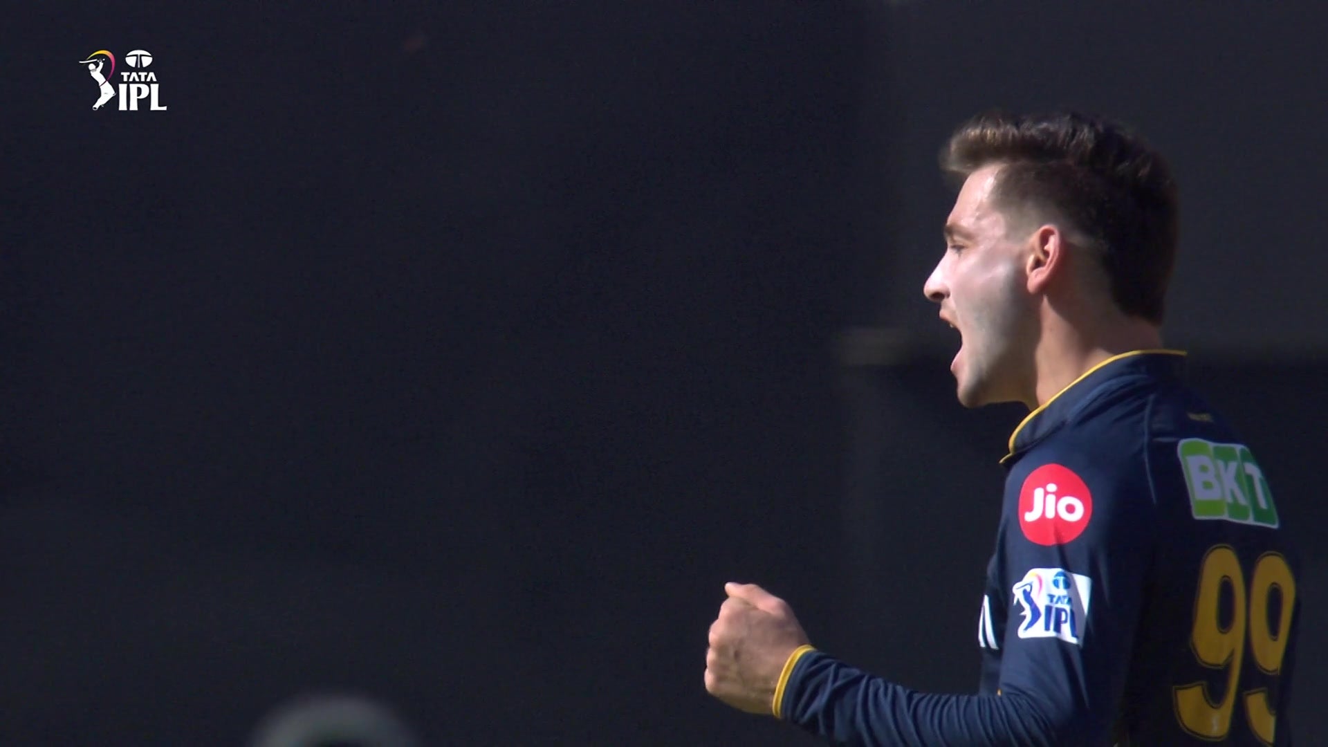 Watch Big Wicket! Noor Removes Head Video Online(HD) On JioCinema