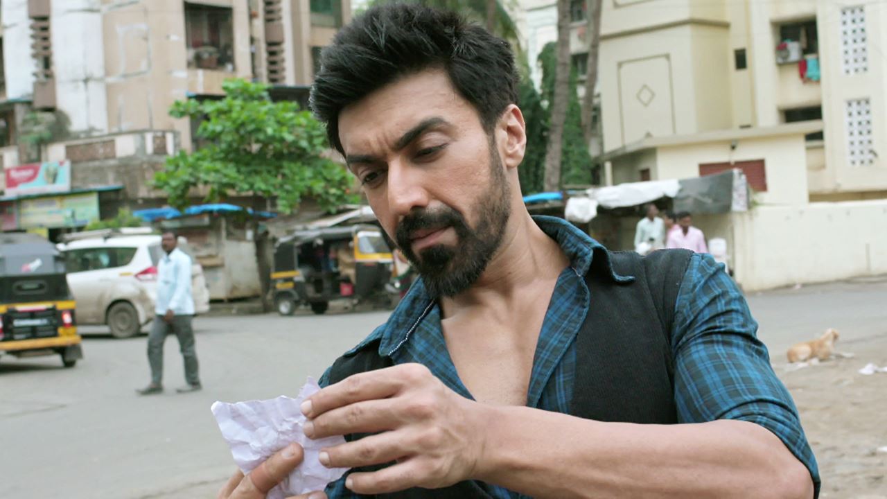 Watch DEV Season 2 Episode 32 : Dev Searches For Mehak - Watch Full ...