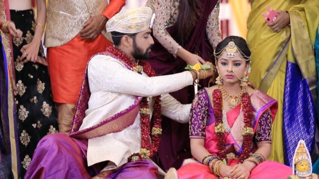 Watch Mithuna Rashi Season 1 Episode 50 : Mithun And Raashi Are Married ...