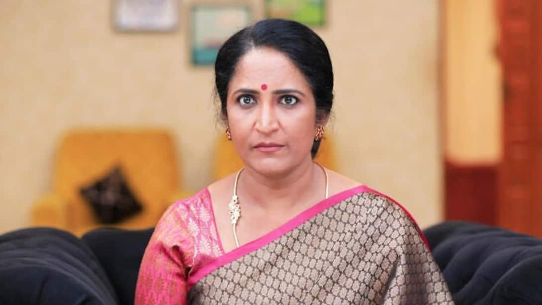 Watch Lakshana Season 1 Episode 322 : Arathi Offers A Deal - Watch Full ...