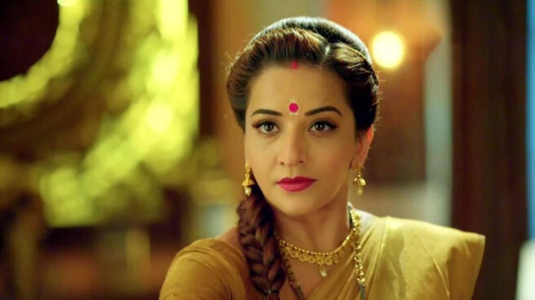 Watch Iravati Tries To Frame Kahani Video Online(HD) On JioCinema