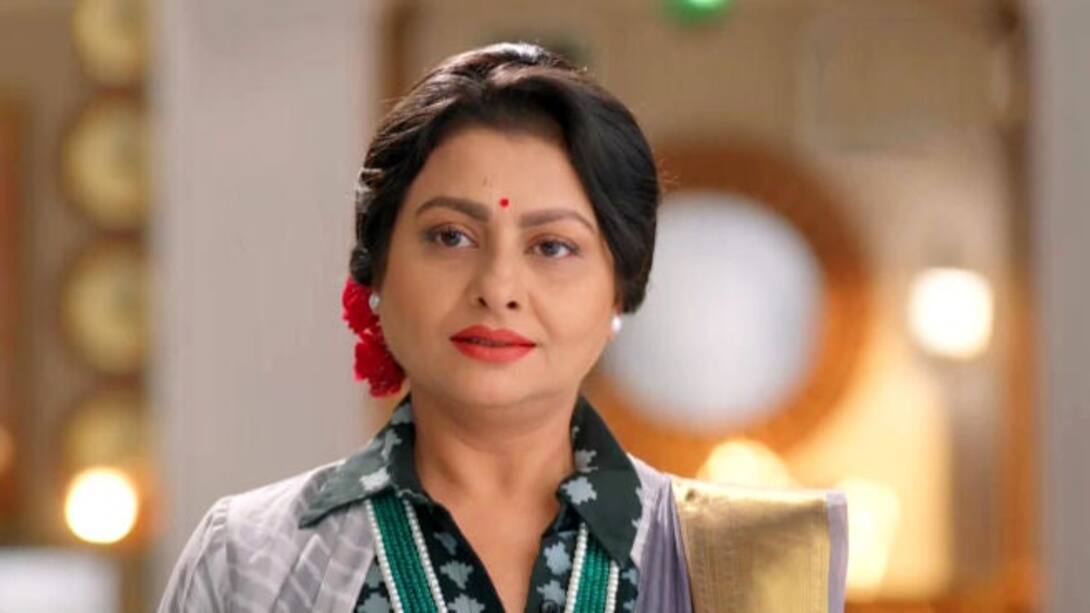 Watch Veena Gives A Shocking Order Video Online(HD) On JioCinema