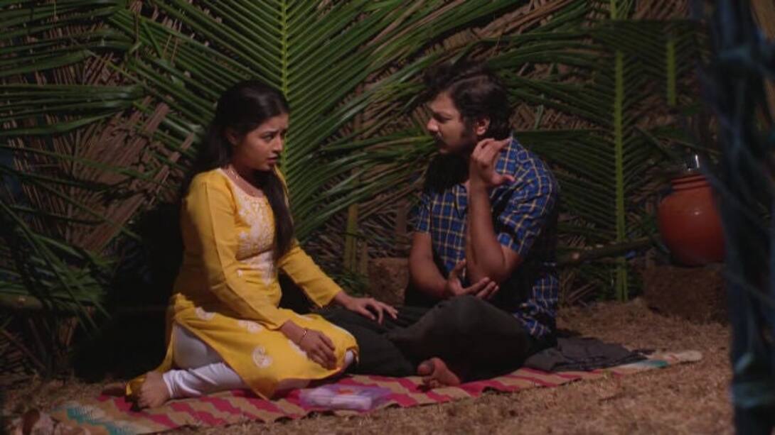 Watch Kaveri Tends To Rajvardhan's Bruises Video Online(HD) On JioCinema