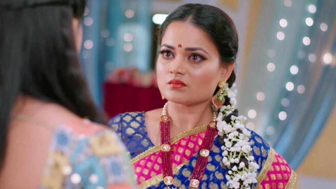 Watch Yamini Devi Is Shocked! Video Online(HD) On JioCinema Watch Yamini Devi Is Shocked! Video Online(HD) On JioCinema