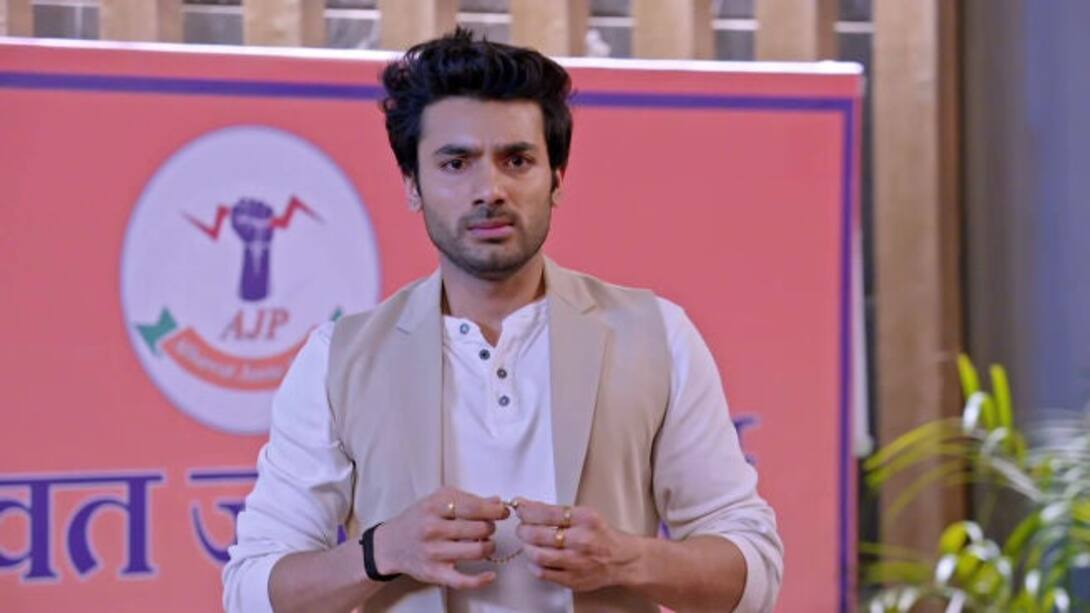 Watch Parineetii Season 1 Episode 256 : Rajeev's Attempt To Help ...