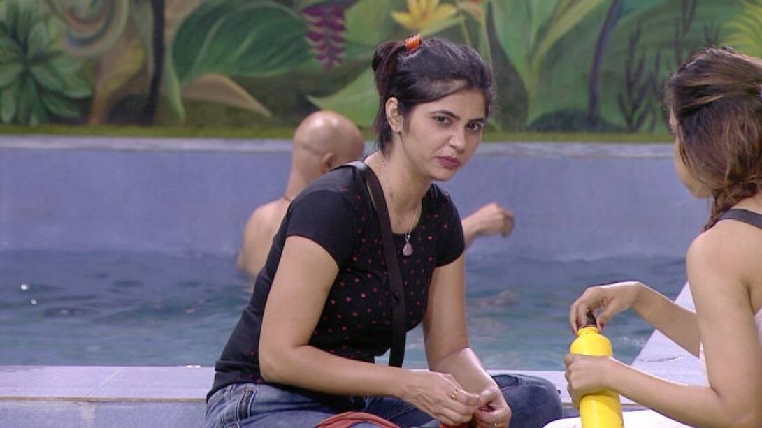 Watch Veena's 'Heena' Dilemma! Video Online(HD) On JioCinema