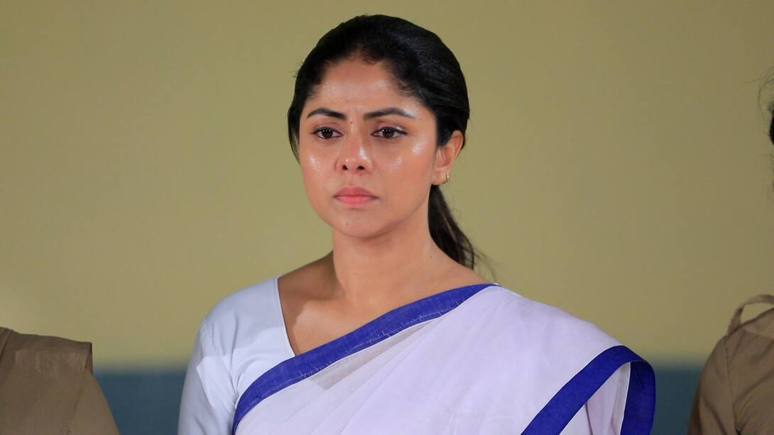 Watch Geetha Season 1 Episode 1000 : Finally Bhanumati Goes To Jail ...