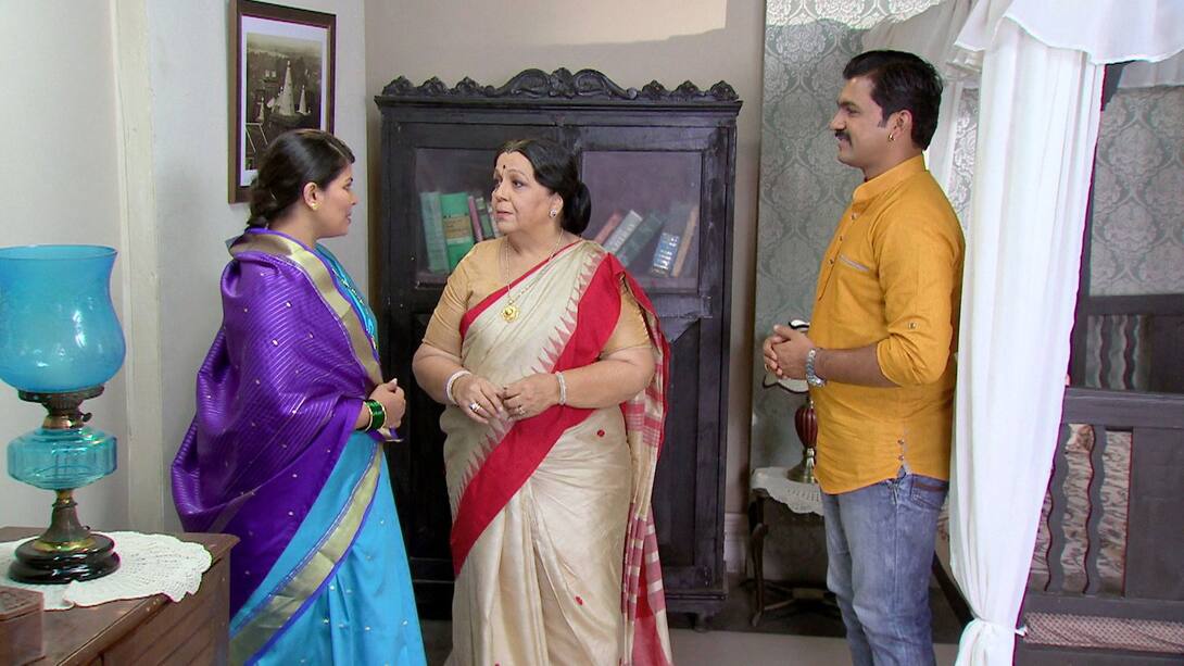 Watch Sakhya Re Season 1 Episode 32 : Akash Raje Pays A Surprise Visit ...